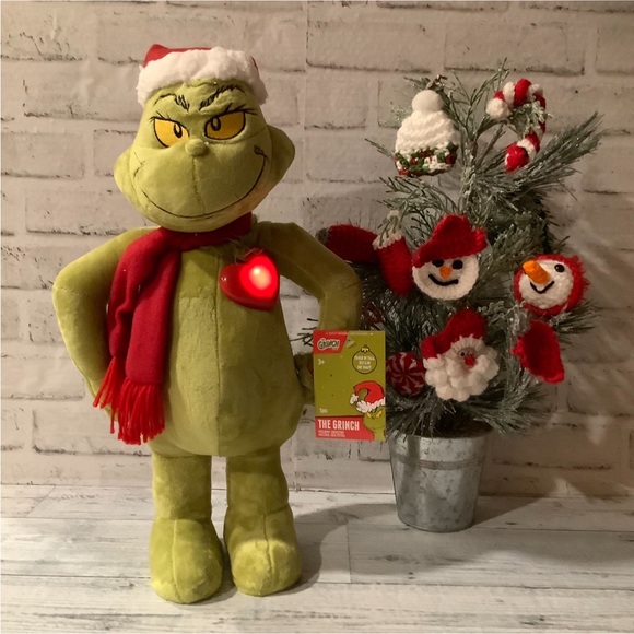 Gemmy | Holiday | Dr Seuss Grinch Greeter With Light Up Plastic Heart ...